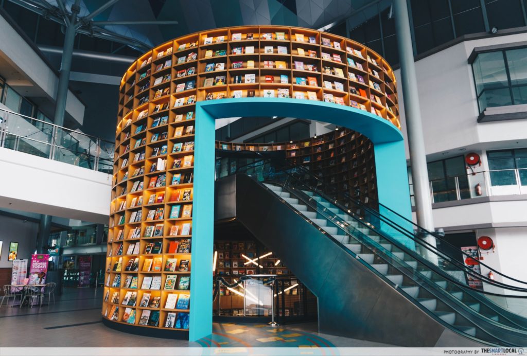 10 Things To Do At BookXcess Setia Alam - Photo Spots To Workstations