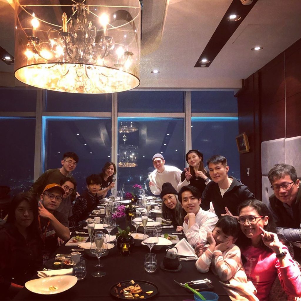 M’sian Singer Guang Liang Gives Out RM250,000 In Bonuses & Brings ...
