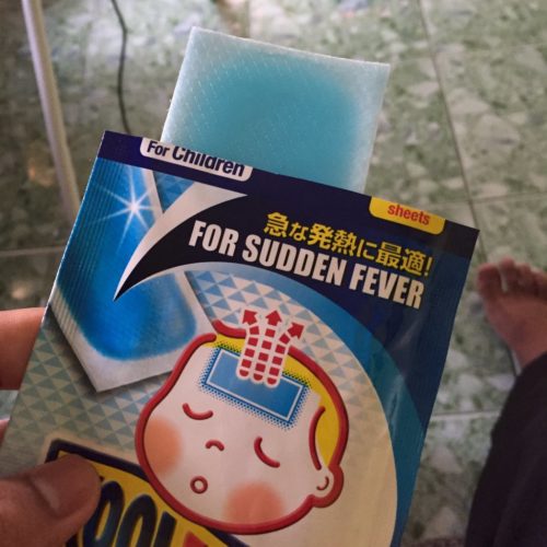 Funny Hack of M'sian Gamer Using Fever Patch To Cool Down Phone Goes Viral