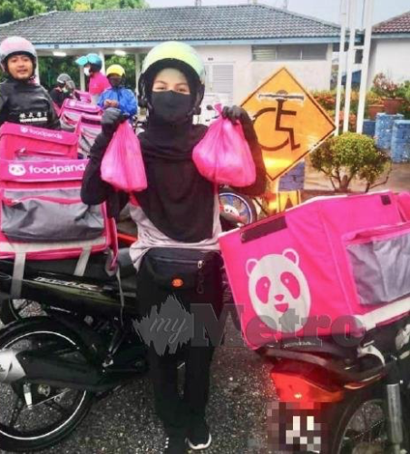 20-Year-Old Woman Works As A Delivery Rider During The MCO And Inspires ...