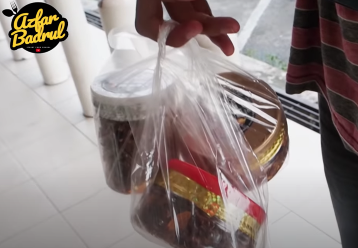 M’sian YouTuber Helps Out Local Sambal Seller After Hearing His Story ...