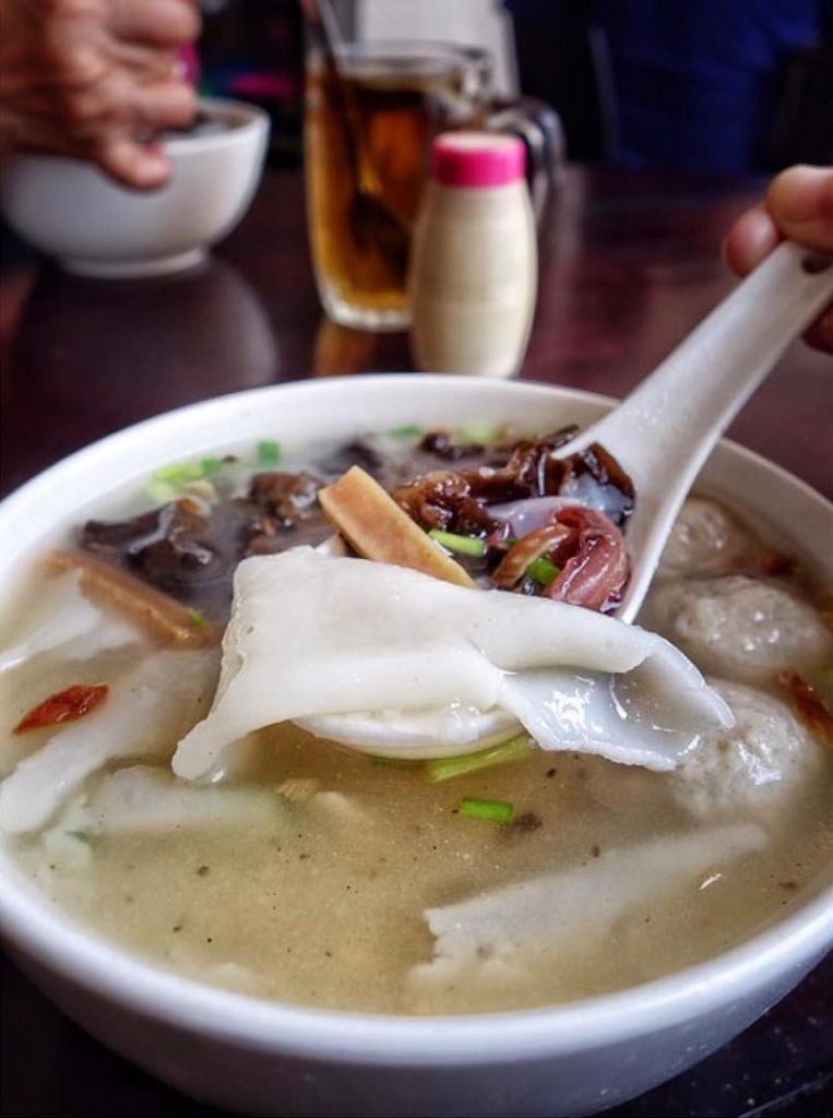9 Kuching Food That Are Must-Tries, Including Belacan Bee Hoon