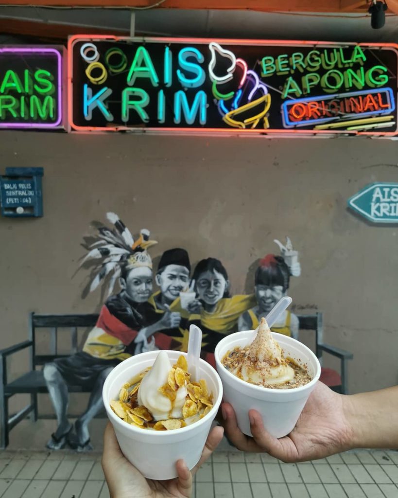 9 Kuching Food That Are Must-Tries, Including Belacan Bee Hoon