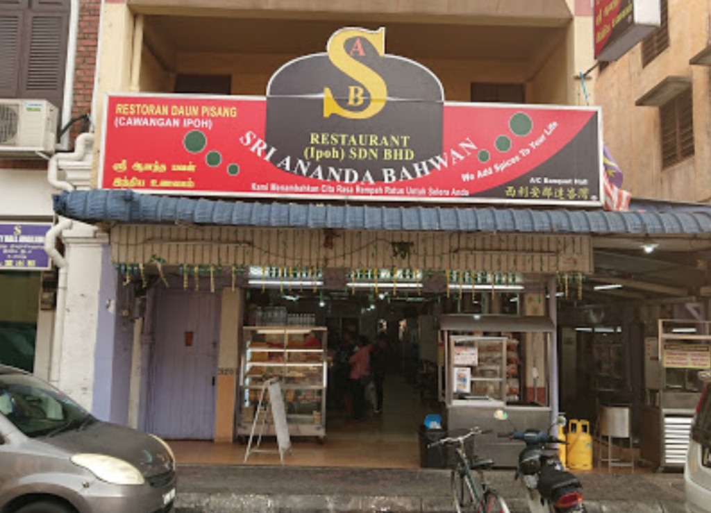 Woman Praises Waiter Who Returns Lost & Found Gold Ring To Son