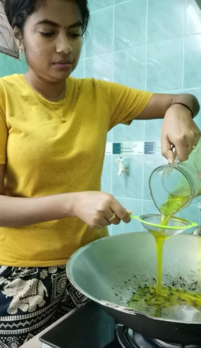 Woman Shares Hack To Clean Used Cooking Oil, Netizens Say It May Be ...