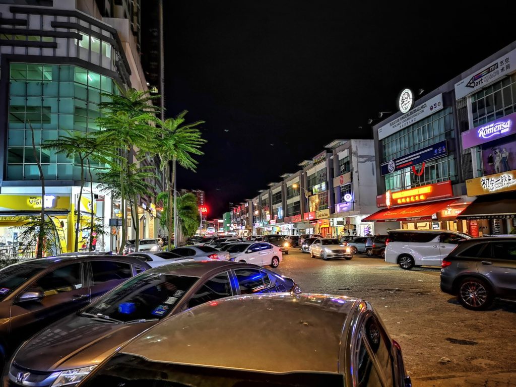 Taman Mount Austin: JB's Bubble Tea Street With Cafes & Photo Spots