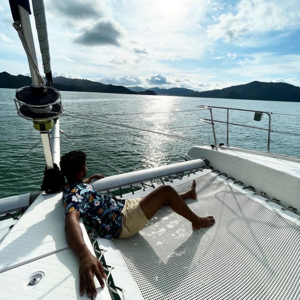 Manta Blu Cruises: Luxe Yacht Cruise With Free-flow Drinks In Langkawi