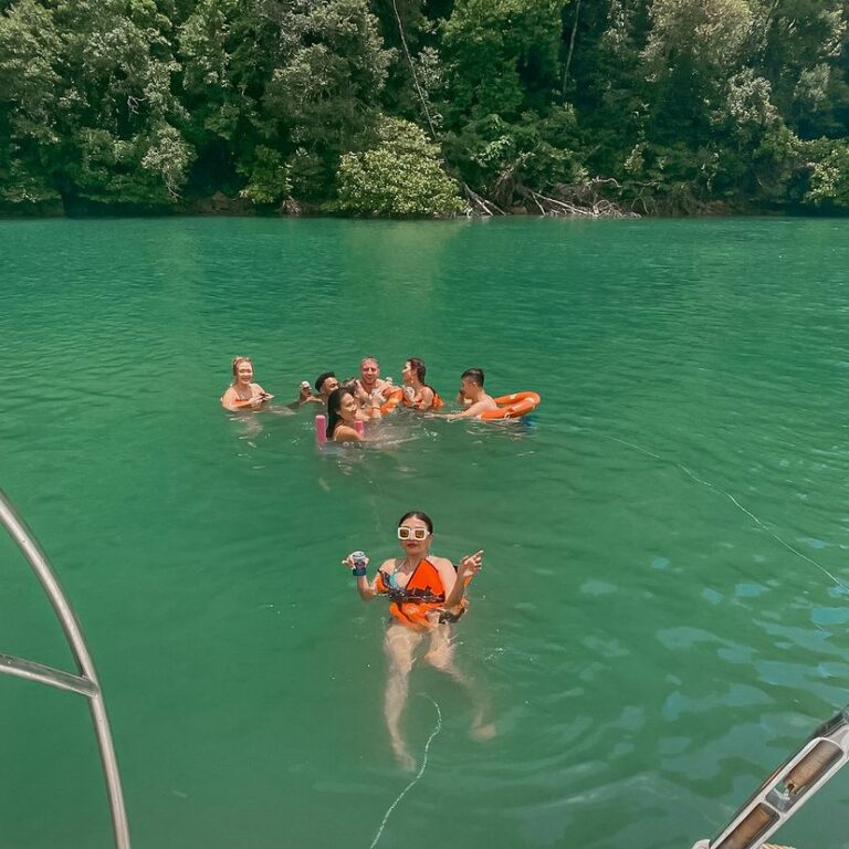 Manta Blu Cruises: Luxe Yacht Cruise With Free-flow Drinks In Langkawi