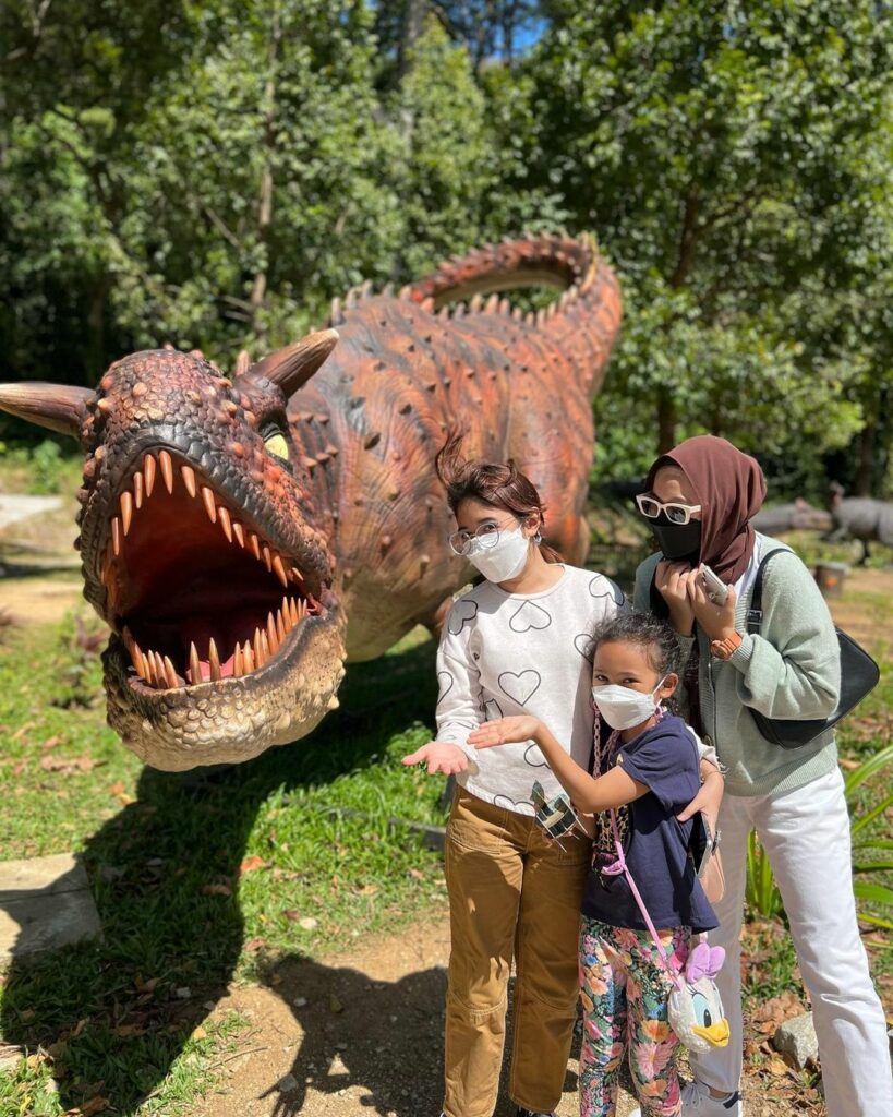 Zoo Teruntum Is A Hybrid Zoo With Life-sized Dinosaurs & A Hobbit House