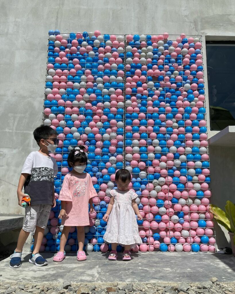 1Heart Maze Cafe: Sabah Cafe With A Heart-shaped Maze & Pink Walls