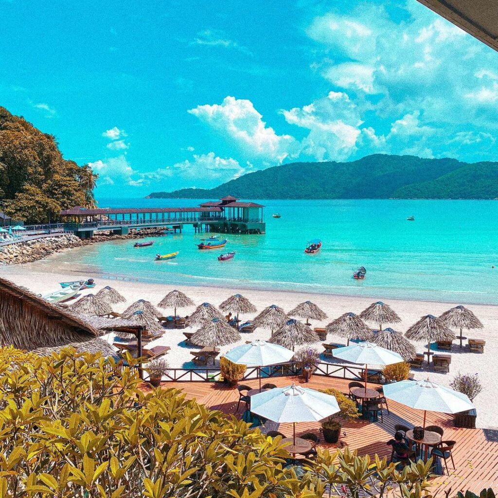 Bubu Resort & Villa Has Rooms & Candlelit Dinners On A Beach