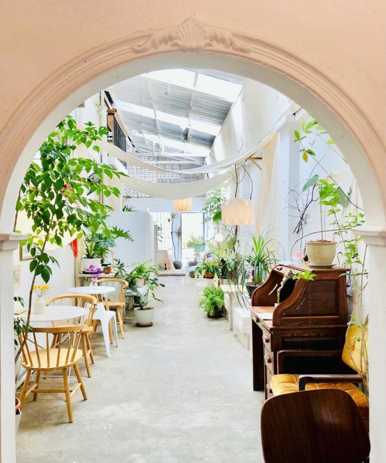 8 Cafes In Kuantan That Serve Coffee, Mains & Desserts For Brunch