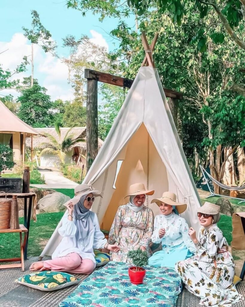 Tiarasa Escapes: Glampsite With Treetop Villas & Outdoor Movie Nights