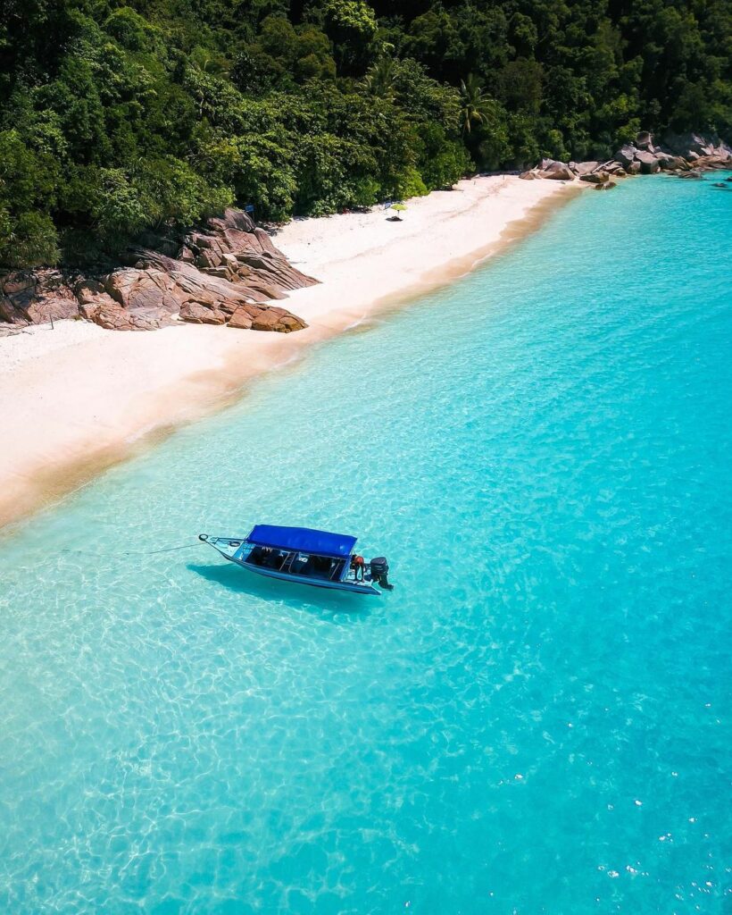 Bubu Resort & Villa Has Rooms & Candlelit Dinners On A Beach