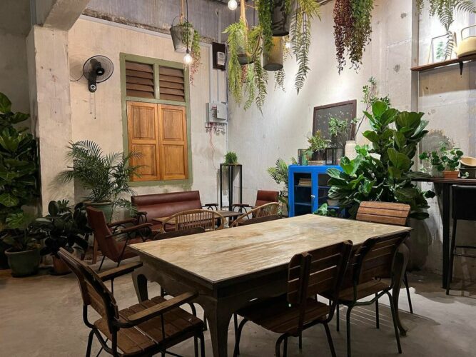 Bite Of Life In Melaka Has Al Fresco Dining & Cheesecake Doughnuts