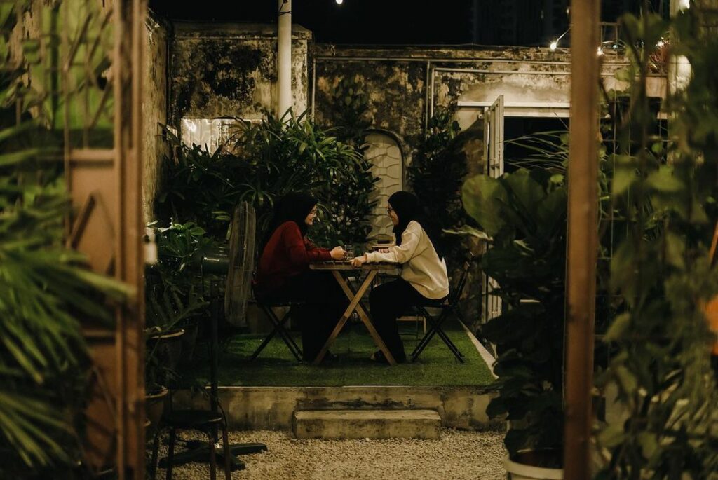 Bite Of Life In Melaka Has Al Fresco Dining & Cheesecake Doughnuts