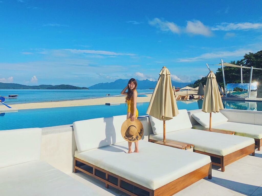 Dash Resort Langkawi Has A Swim-up Bar & Private Jacuzzis