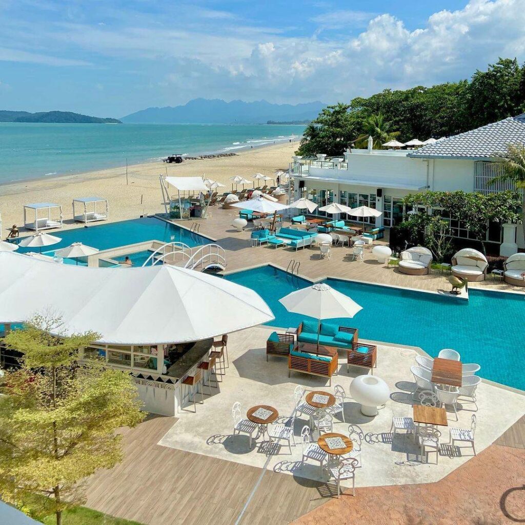 Dash Resort Langkawi Has A Swim-up Bar & Private Jacuzzis