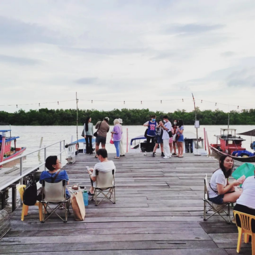 Route Five Cafe: Riverside Cafe With A Deck That Serves Waffles & Lattes