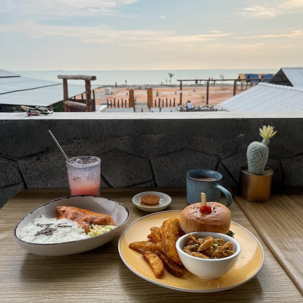 Tomisstan Is A Beachside Cafe In Johor That Lets You Dine By The Sea