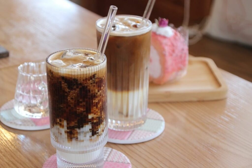 Tomisstan Is A Beachside Cafe In Johor That Lets You Dine By The Sea