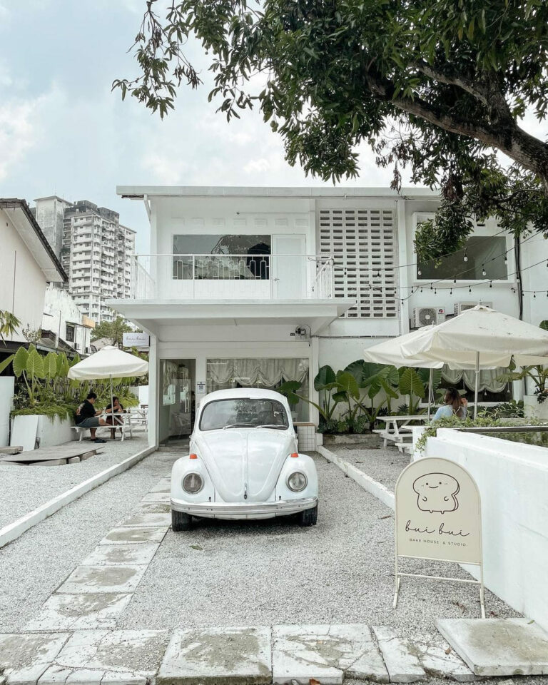 8 All-White Cafes In Kuala Lumpur To Visit To Declutter Your Thoughts