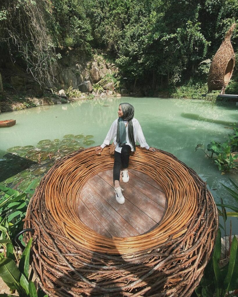 The Lake Cafe: Penang Farm Cafe Where You Can Dine By A Duck Pond