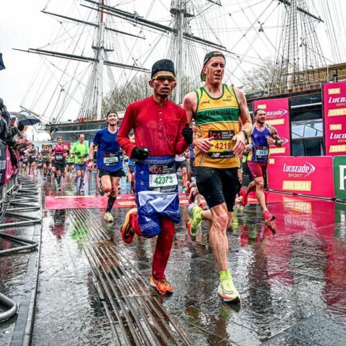 M’sian Man Runs London Marathon In Baju Melayu & Sets A World Record