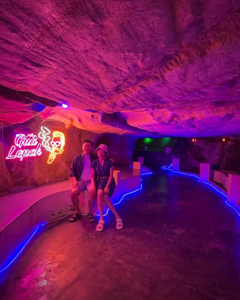 Gua Lepak: Experience Cave Dining At This Food Centre In Batu Caves