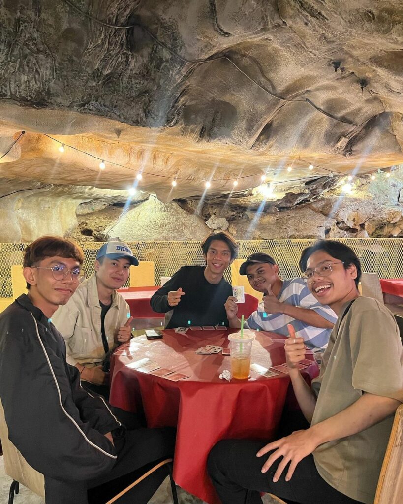 Gua Lepak: Experience Cave Dining At This Food Centre In Batu Caves