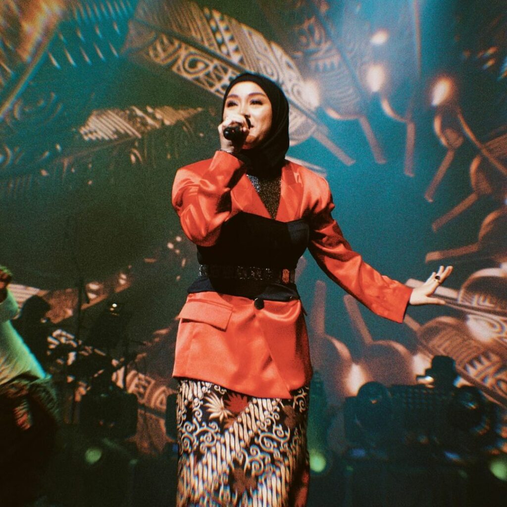 Bunga Facts: 8 Things To Know About The First Hijabi Rapper From M'sia