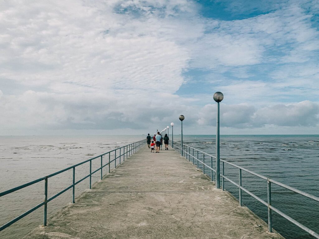 10 Things To Do In Tanjung Sepat Like A IG-Worthy Bridge & Seafood BKT