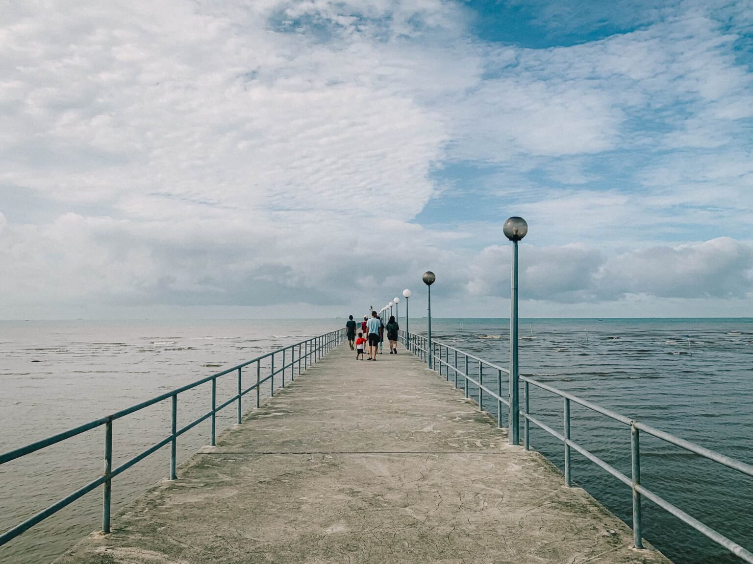 10 Things To Do In Tanjung Sepat Like A IG-Worthy Bridge & Seafood BKT