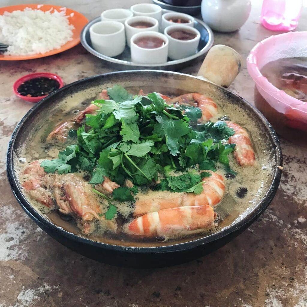 10 Things To Do In Tanjung Sepat Like A IG-Worthy Bridge & Seafood BKT