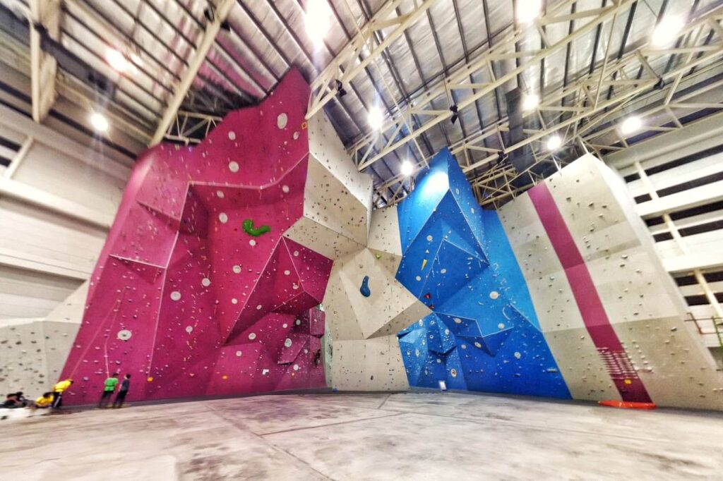 10 Rock Climbing & Bouldering Gyms In & Near KL Suitable For Beginners