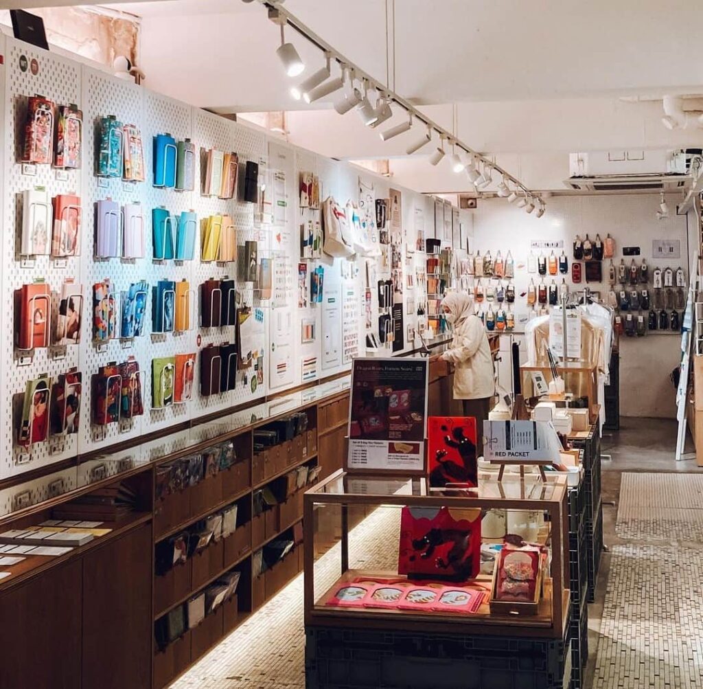 8 Stationery Stores In Klang Valley To Get Art Supplies & Materials