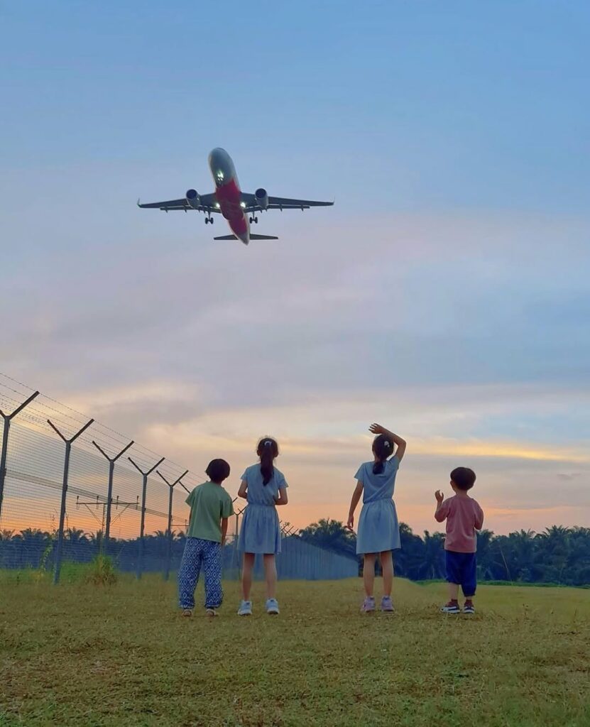 Anjung Spotter: Watch Planes Take Off At KLIA For Free