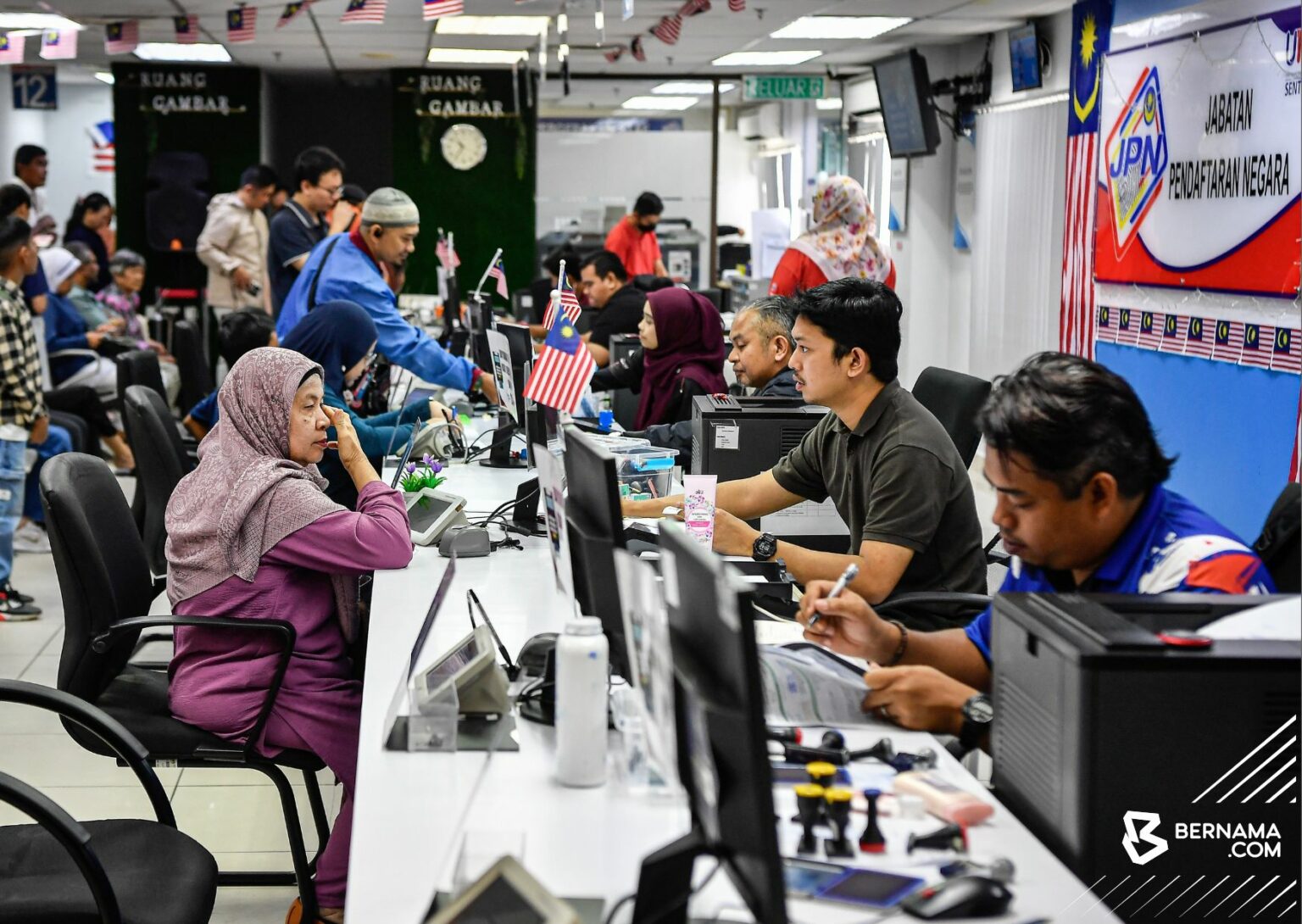 You Can Replace Your MyKad Chip For Free Until 7th Oct 2025